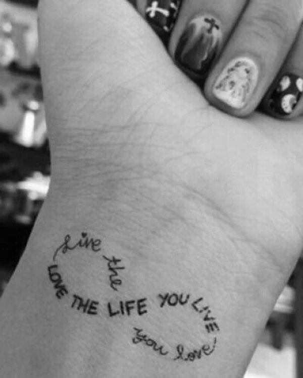 Spruch Tattoo Handgelenk