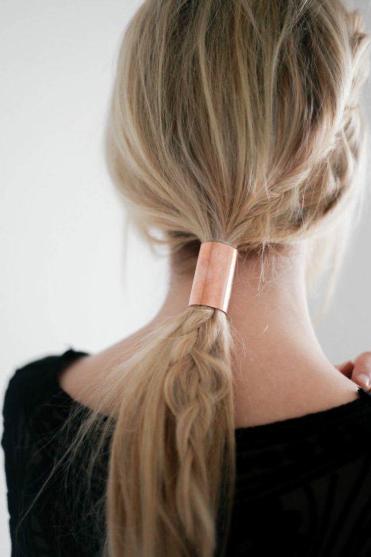 Moderne Damenfrisuren und Make-up bringen die natürliche Schönheit zum ...
