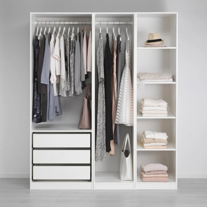 Offener Kleiderschrank Wei