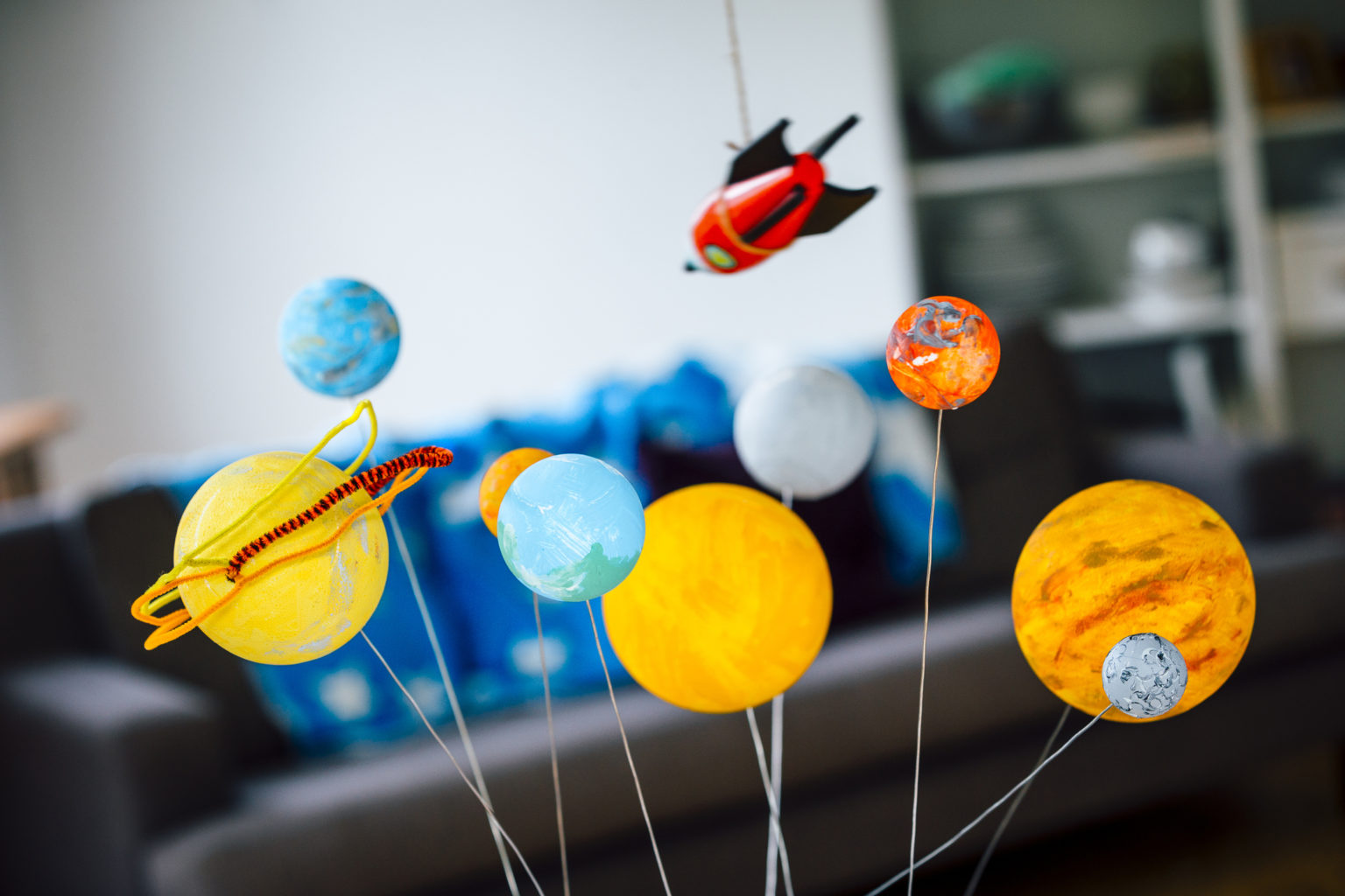 Sonnensystem basteln – kinderleichte Ideen, Anleitung und Wissenswertes ...