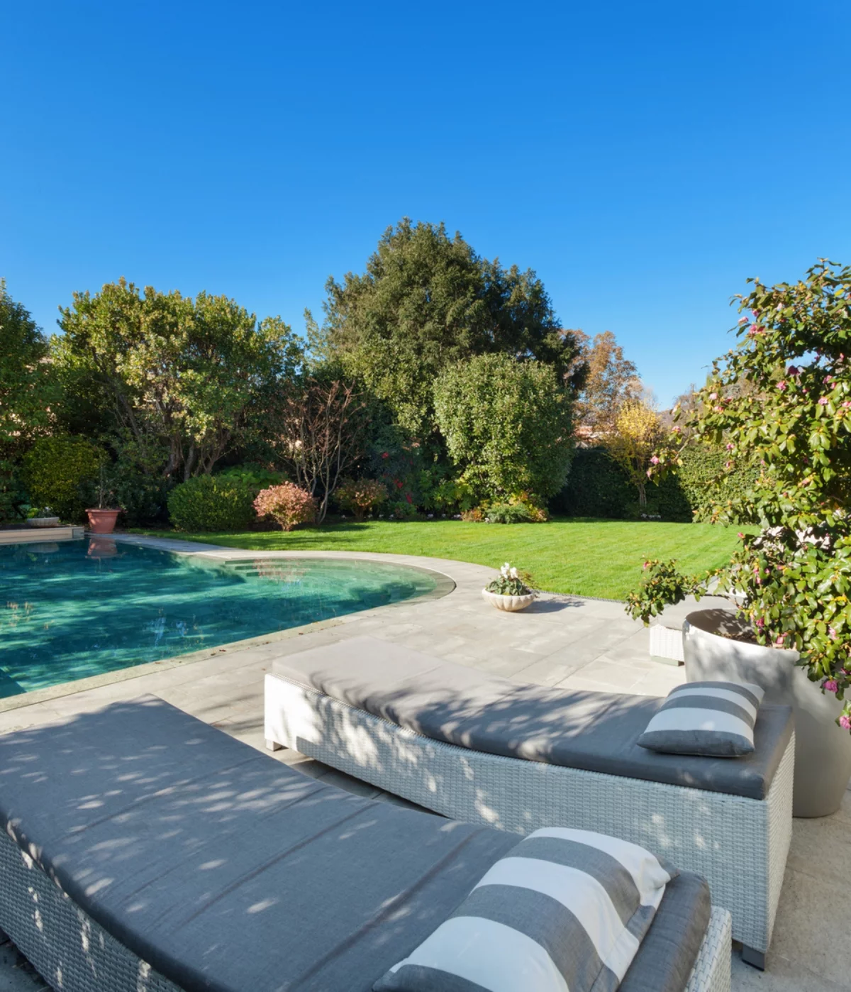 Coole Ideen für Pools im Garten – was sollte man darüber wissen?